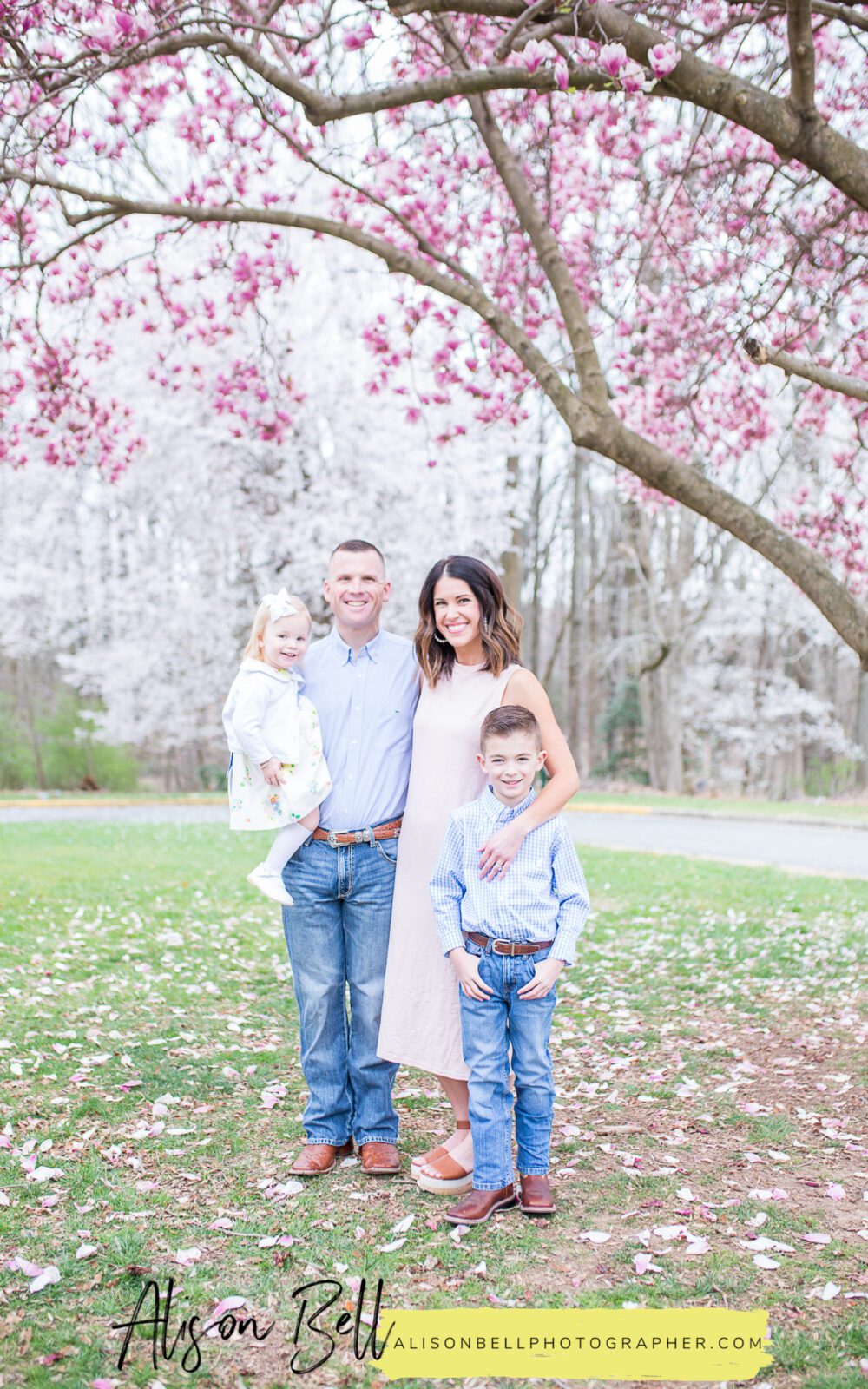 What to Wear for Cherry Blossom Photos - Alison Bell
